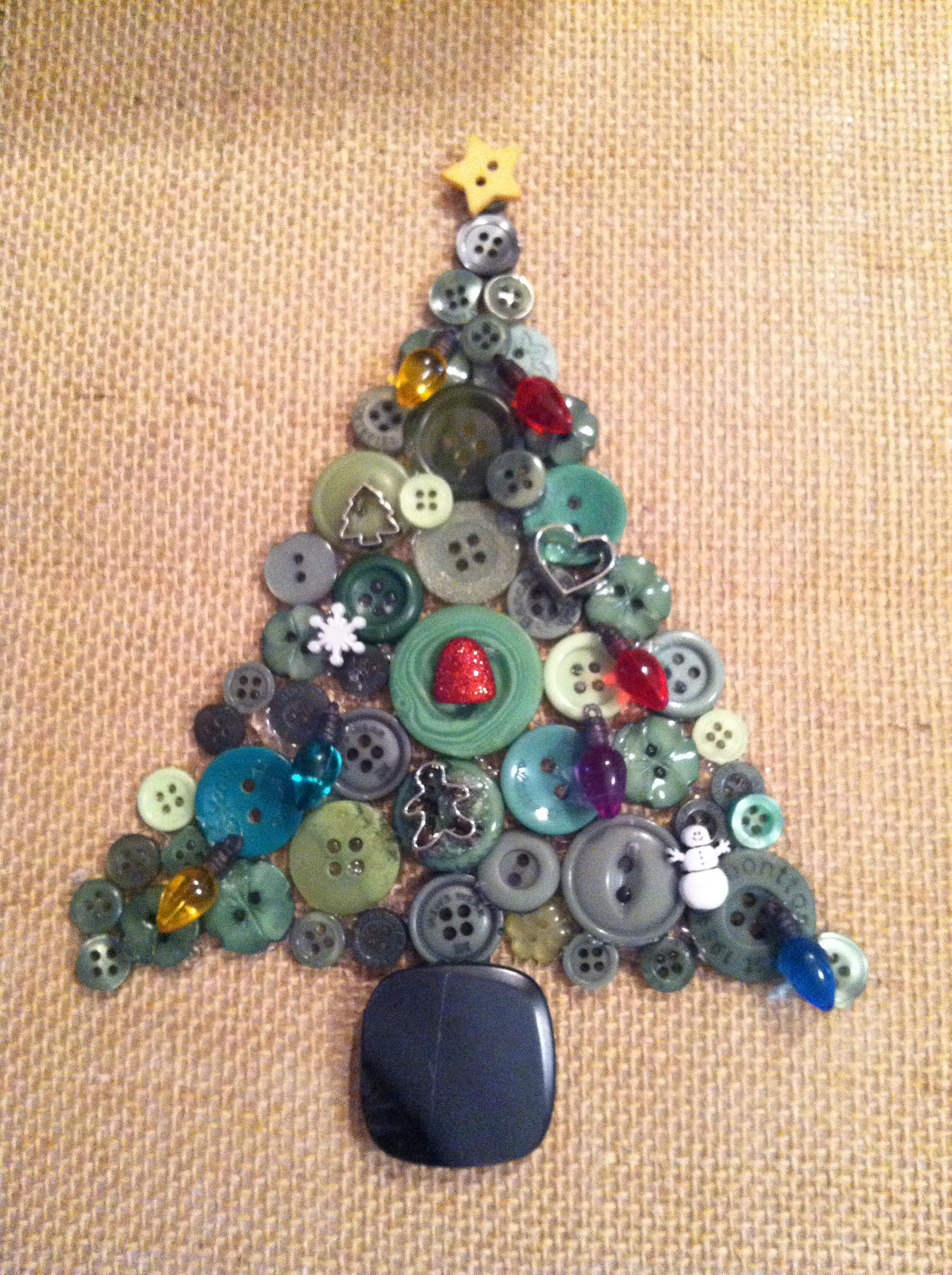 50 Button Crafts: idea #40 – button Christmas trees | telling family tales